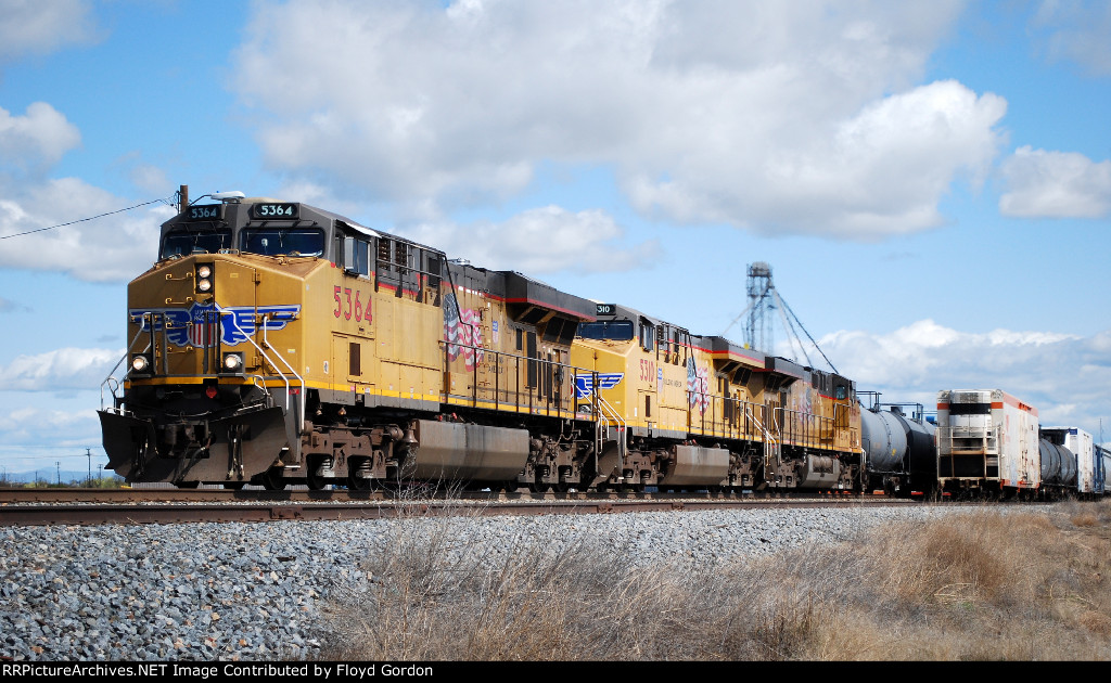 UP 5364 leads eastbound freight